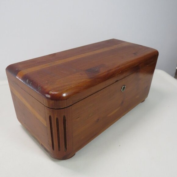 Lane | Accents | 93s Lane Mini Cedar Chest Tall Fluted With Feet Rare ...